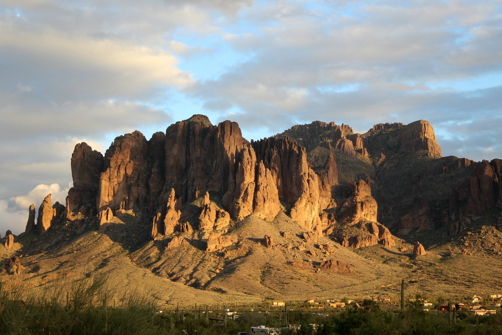 10+ Must Visit Attractions at Goldfield Ghost Town in Arizona | The CentsAble Shoppin