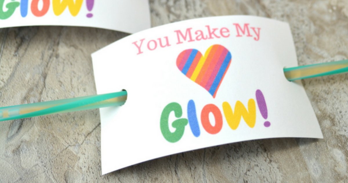 Glow Stick Valentine Cards with FREE Printable | The CentsAble Shoppin
