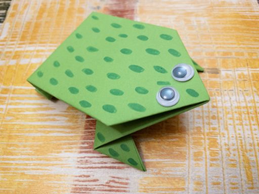 Paper Leap Frog Craft | The CentsAble Shoppin