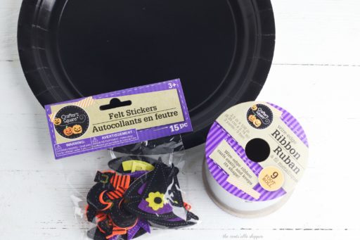Halloween Paper Plate Witch Wreath | The CentsAble Shoppin