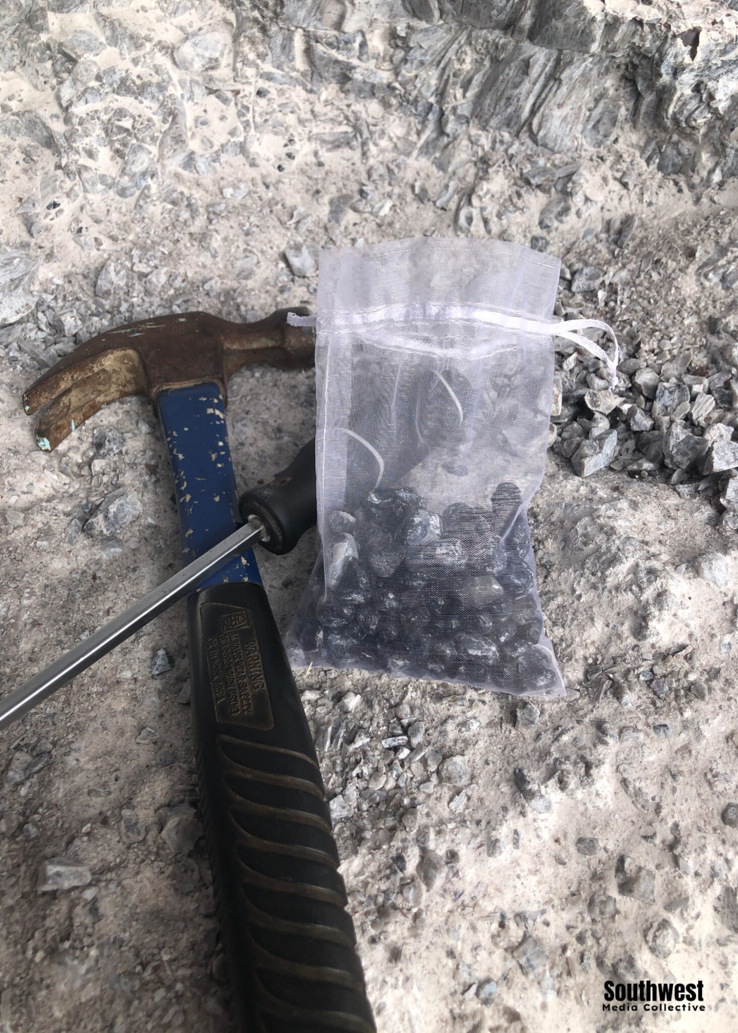 Apache Tears Mining in Superior Arizona | The CentsAble Shoppin